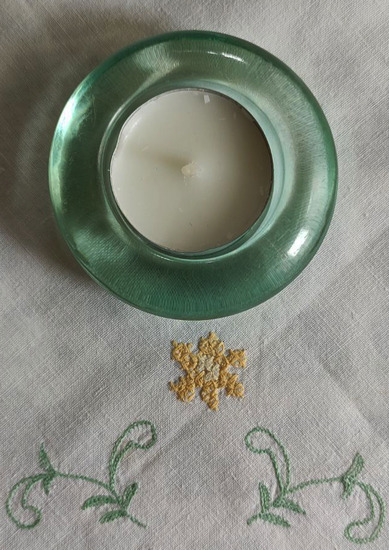 Stakleni zeleni svecnjak precnika 7 cm