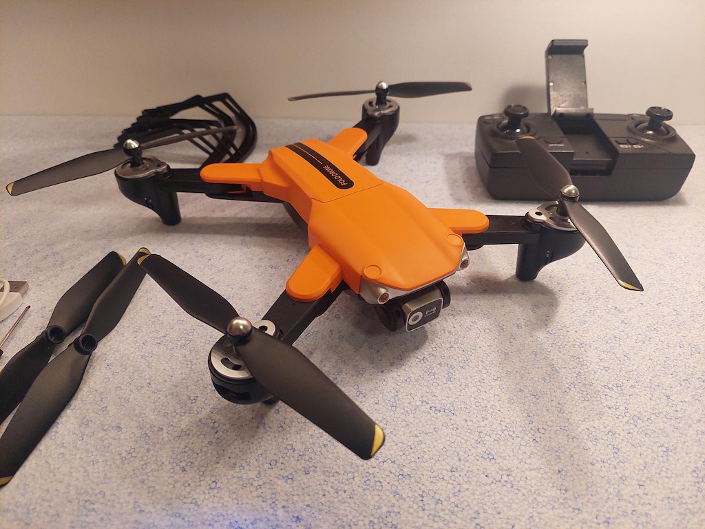 Novi model fold drone 818 AE5 PRO dron sa dve baterije – Novi model fold drone 818 AE5 PRO dron sa dve baterije