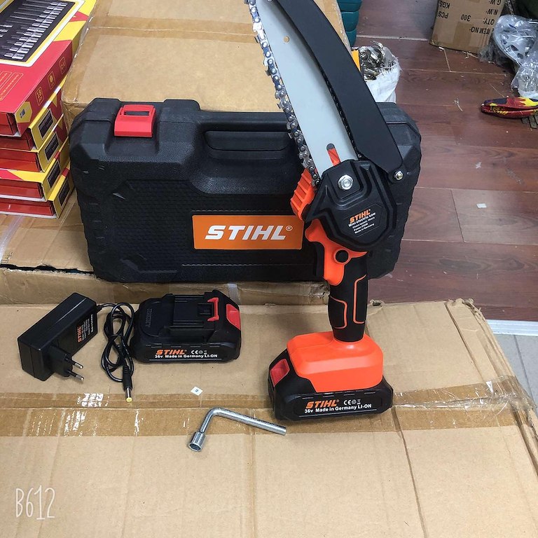 Stihl Aku testera 36v + dve baterije lancana testera – Stihl Aku testera 36v + dve baterije lancana testera