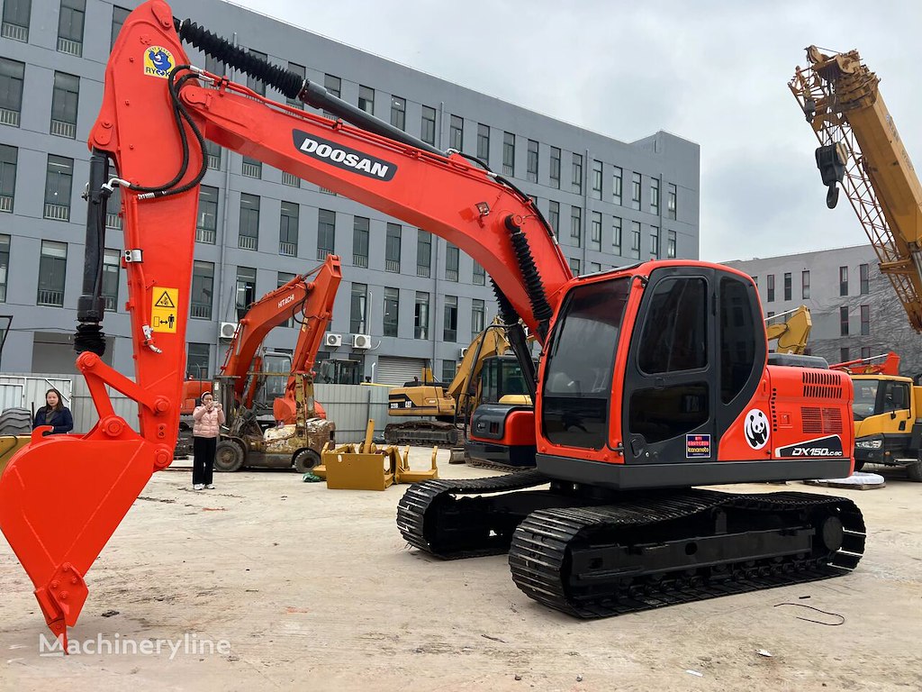 Doosan DX150 bager guseničar