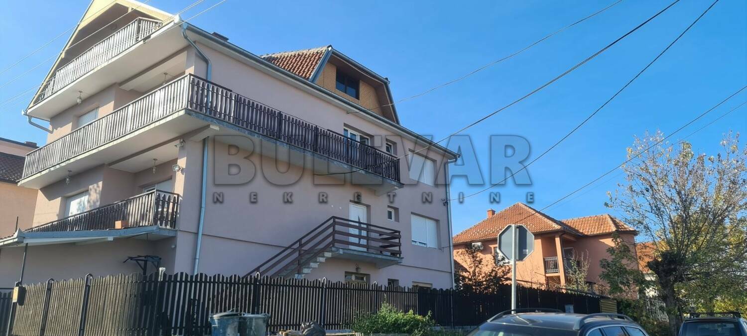 Kuća u Kragujevcu, naselje Bresnica - 118 m2 u osnovi, plac 403 m2