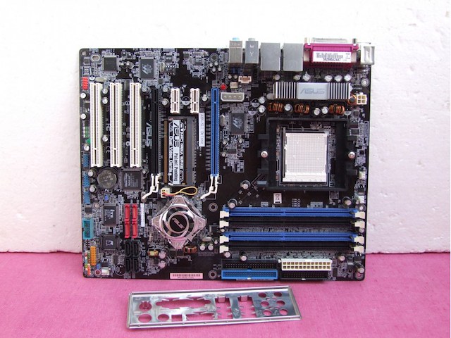 Asus A8N-SLI Deluxe maticna + GARANCIJA!