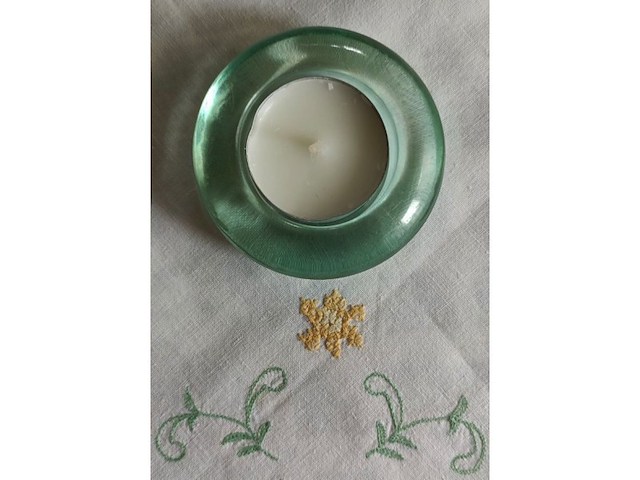 Stakleni zeleni svecnjak precnika 7 cm