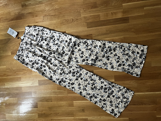 Zara pantalone novo