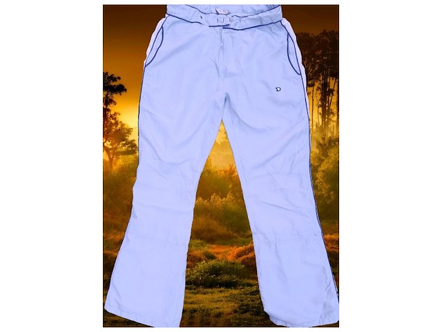 trenerka pantalone ,,Denaba` svetlo plave ,veličina M