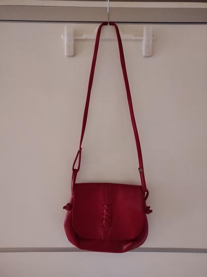 Crvena manja torbica