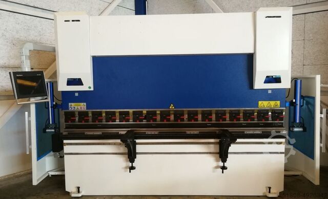 CNC pritisnite kočnice
KK Kletzer CNC Abkantpresse KK kletzer 40175 4 Achsen Y1-Y2-