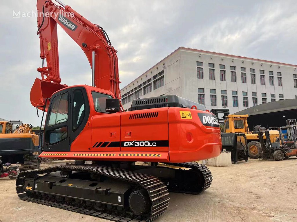 Doosan DX300 bager guseničar