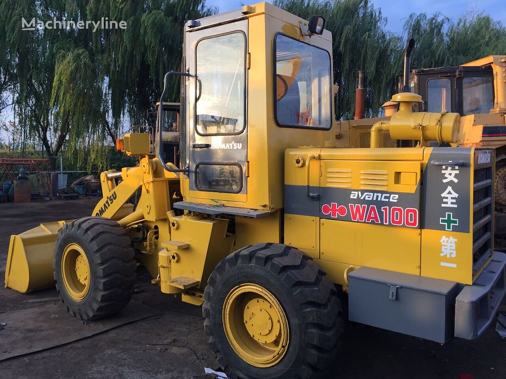 Komatsu WA100 prednji utovarivač