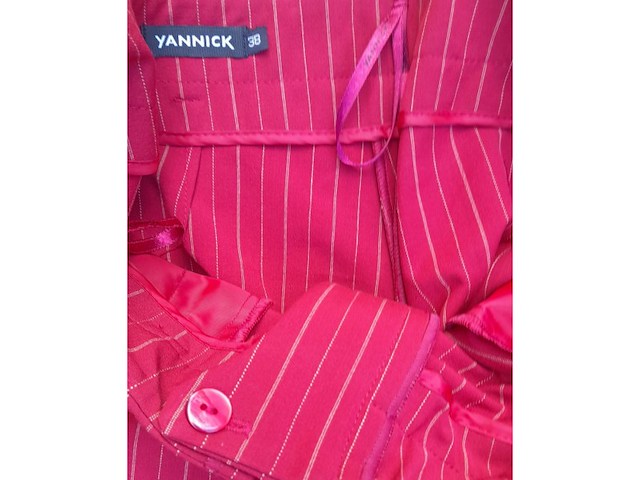 pantalone 3/4 crvene prugaste ,,Yanick` broj 38