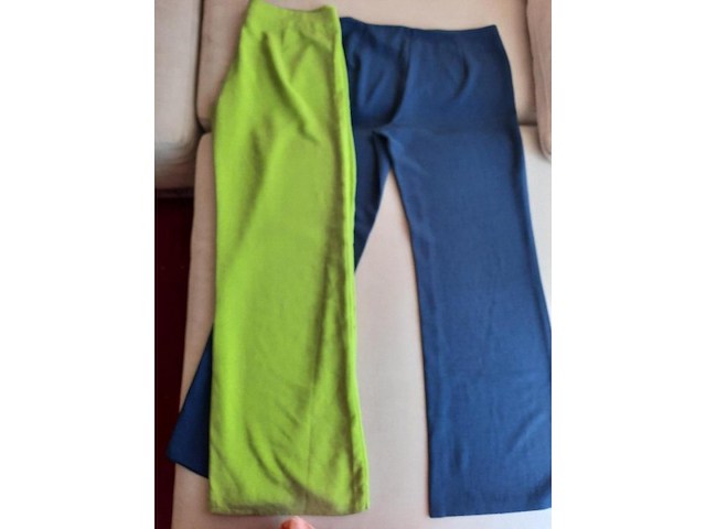 Dvoje lenjih pantalona, plave i zelene