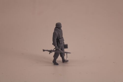 Peddinghaus-Decals 35F011 German WWII Fallschirmjäger in winterdress with helmet and MG 42