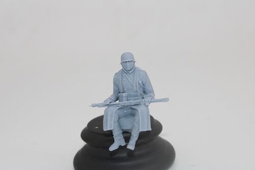 Peddinghaus-Decals 35W053 German soldier sitting in greycoat with MG42