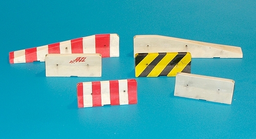 Plus Model 4043 Roadblocks - short