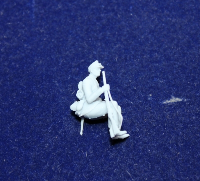 Peddinghaus-Decals 48F031 Soldier Afrika Corps seated with rifle in his right hand