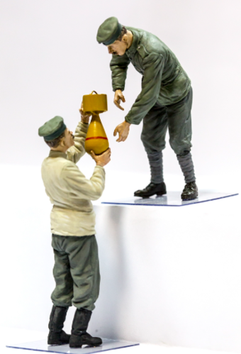 Copper State Models F32-005 German Aerodrome Personnel Bomb Loading Team WWI Figures