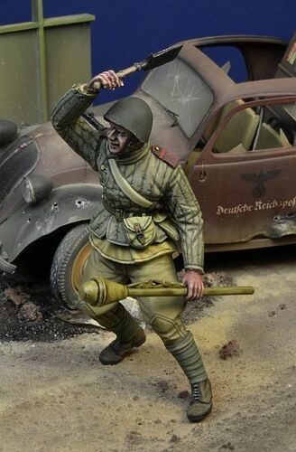 D-DAY miniature studio 35172 Soviet Trooper attacking with a Shovel, Berlin 1945