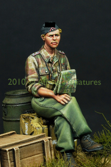 Alpine Miniatures 35099 German Panzer Officer in Summer