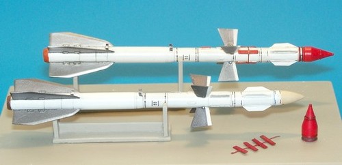 Plus Model AL4007 Russian missile R-27ER AA-10 Alamo-C