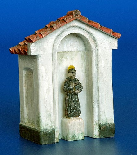 Plus Model 4024 Chapel with a statue