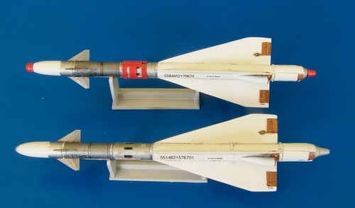 Plus Model AL4044 Russian missile R-40T AA-6 Acrid