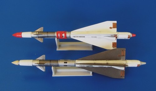 Plus Model AL4045 Russian missile R-40RD AA-6 Acrid