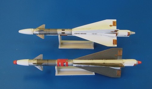 Plus Model AL4046 Russian missile R-40TD AA-6 Acrid