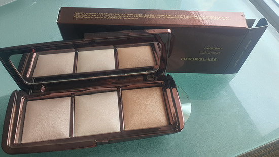 HOURGLASS AMBIENT™ LIGHTING PALETTE