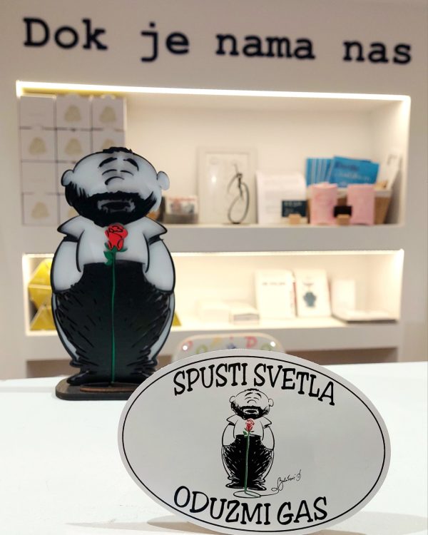Nalepnica za kola ‘Spusti Svetla Oduzmi Gas’
