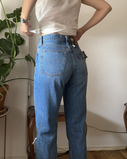 Nove levis 501