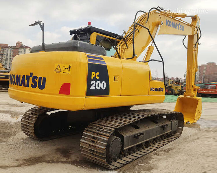 Komatsu PC200-8 bager guseničar