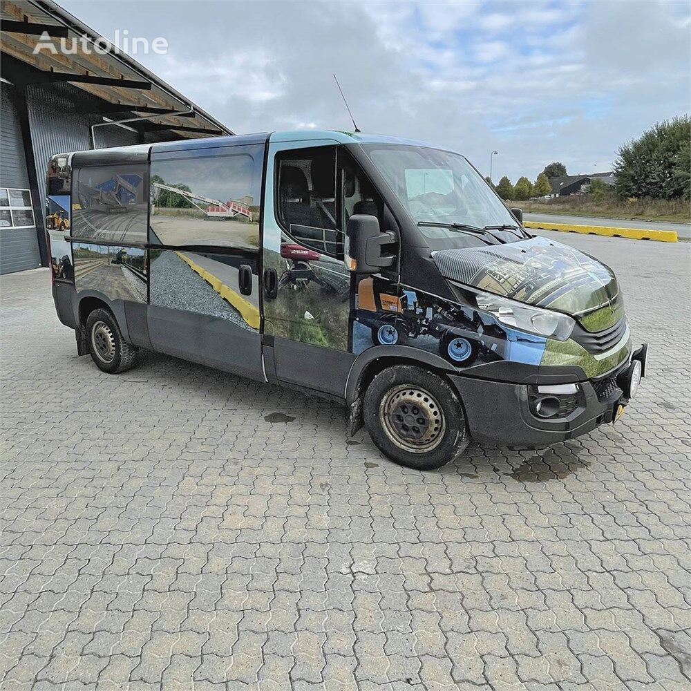 Prodaje se IVECO 35-S12 HI Matic minibus furgon na aukciji