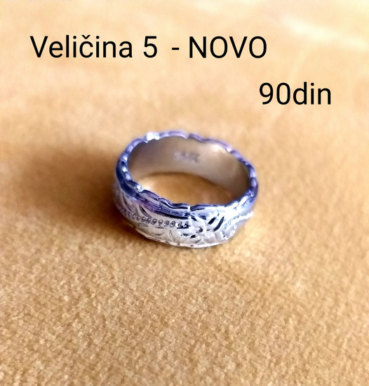 Ženski prsten srebrne boje - NOVO