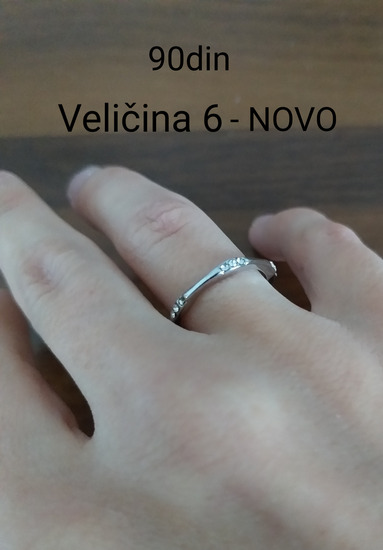 Prsten sa cirkonima srebrne boje - NOVO