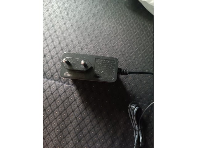 Adapter 12v 1,5A