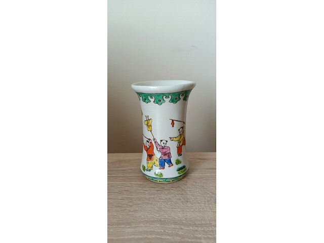 Vaza Famille Verte Qing Dynasty od Porcelana iz 19.Veka