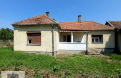 Seosko imanje sa starim kućama 72 m² i 55 m² , 2.60 ha, Obrenovac, Orašac – 37 500 € (POLUNAMEŠTENA)