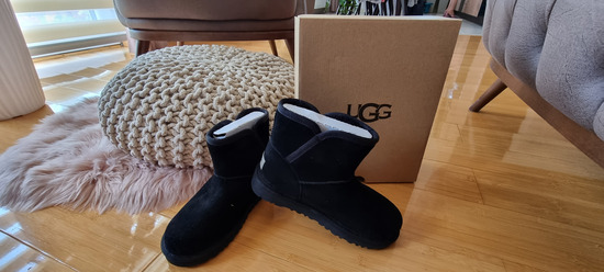 Nove UGG decije crne cizme 35