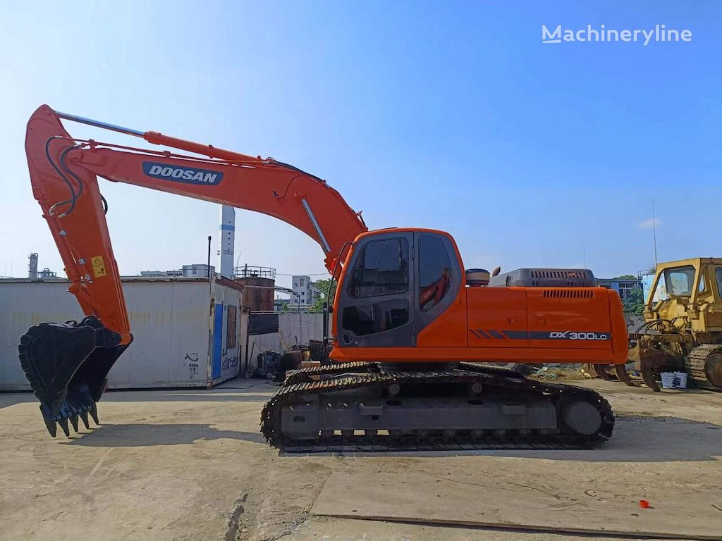 Doosan DX300 bager guseničar