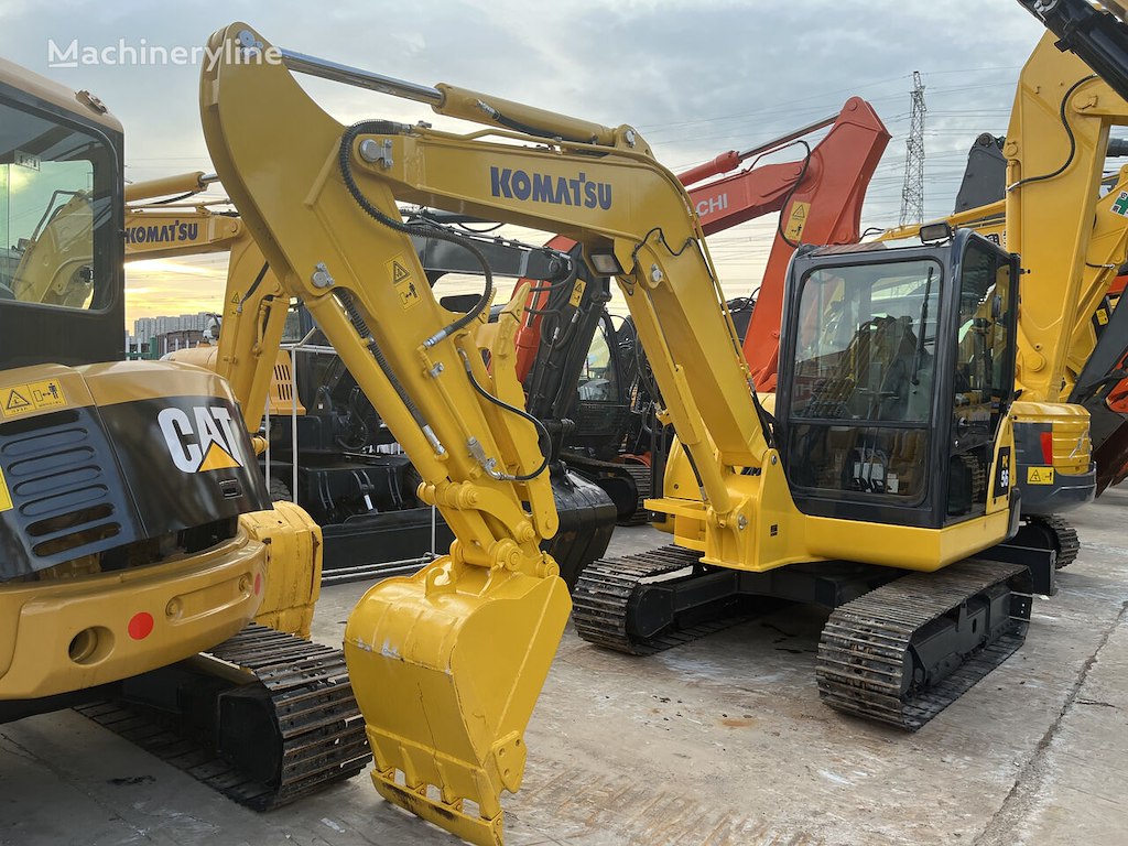 Komatsu PC56-7 bager guseničar