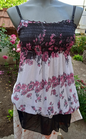 Nova, lagana, cvetna majica M/L