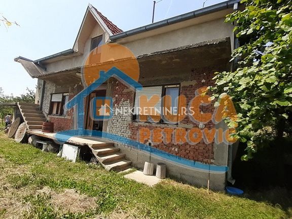 Na prodaju porodična kuća, 258, pr+pk, plac 896 m2, Gornji Komren