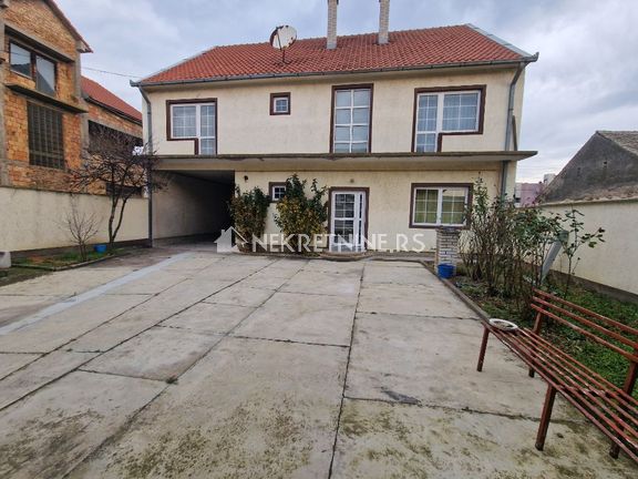 Kuća u Bavaništu(Kovin) 300m2, plac 7.21ar 169.900e