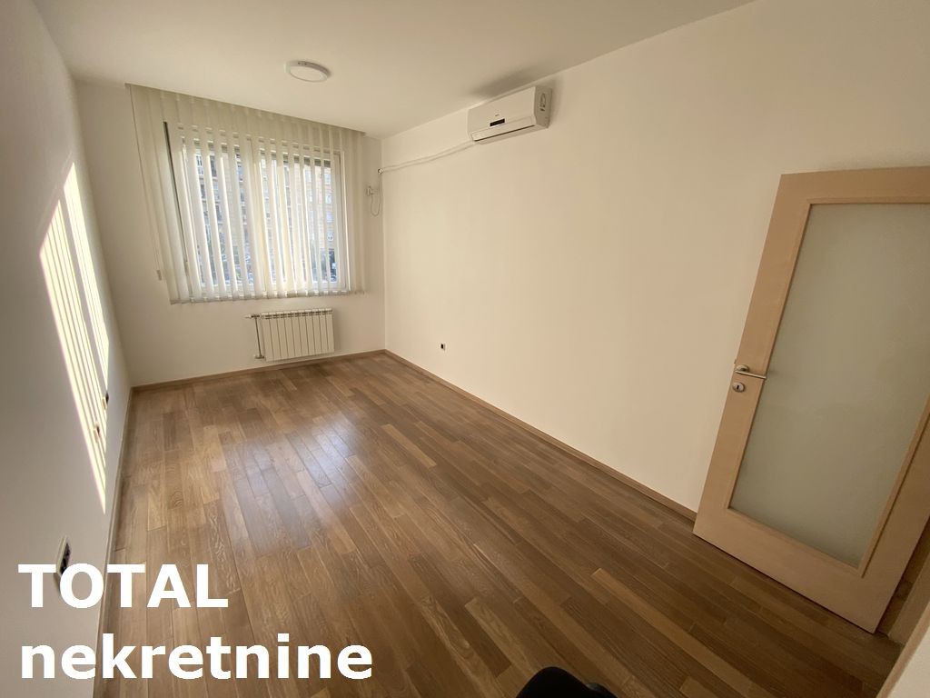 Stan,NOVI SAD,BULEVAR EVROPE 22.00m2,63650€ , ID: 1095990