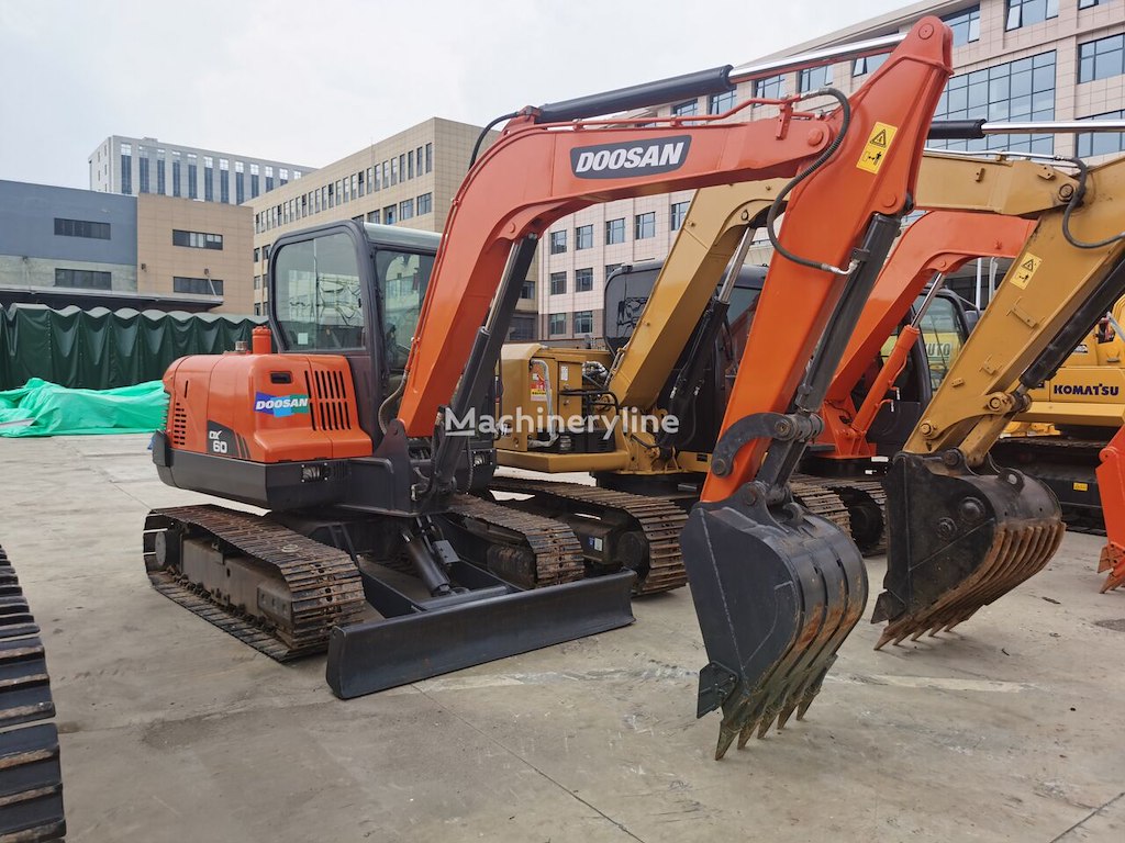 Doosan DX60 bager guseničar