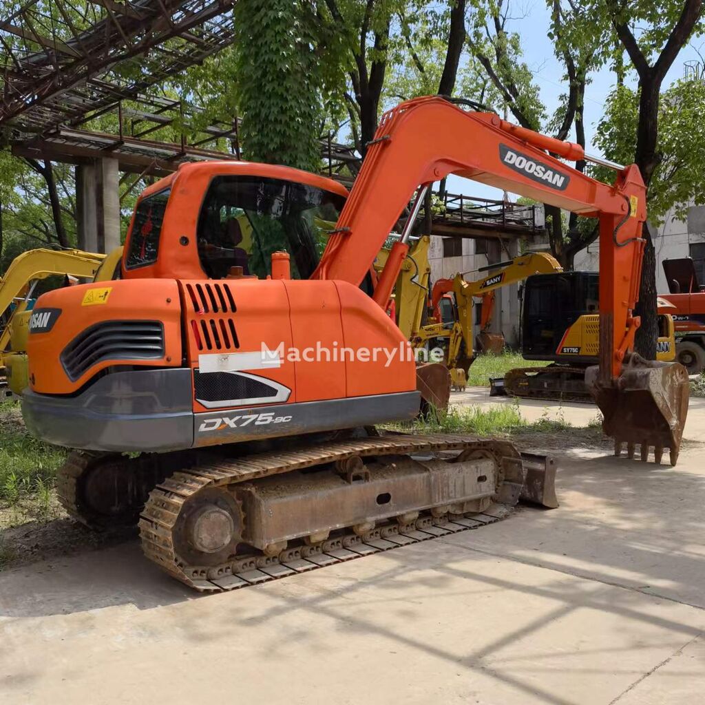 Doosan DX75 bager guseničar