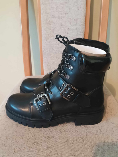 Crne cizme-gleznjace,velicina 41 ili 26 cm