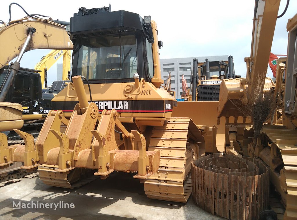 Caterpillar D5M buldožer