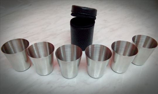 Male metalne čašice