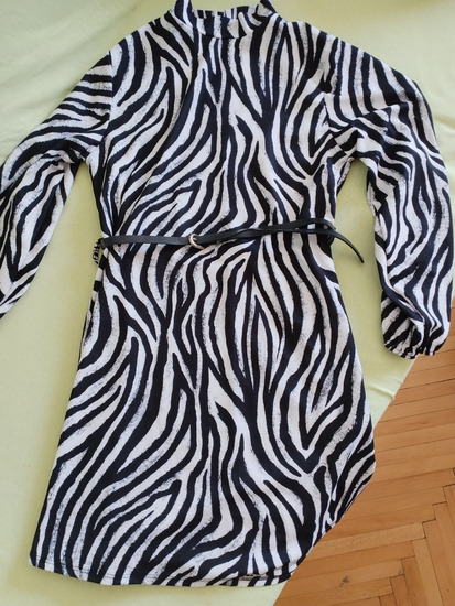 Zebrasta haljina za kaisicem